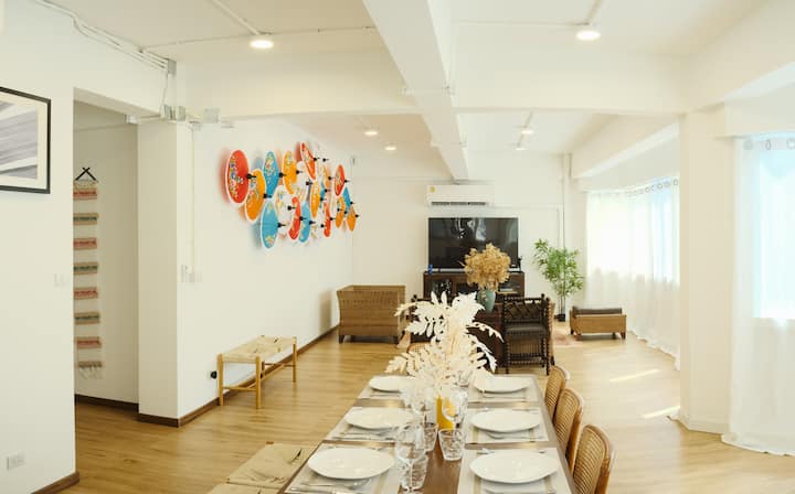 Private Full-floor Spacious 5br, China Town - Bangkok