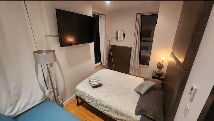 Room Next To Central Park - New York