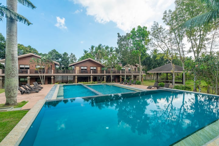 Farm Estate 10 Rooms W/ Pools, Garden Ktv Wifi - Philippines