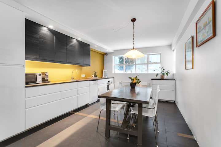 Bright Apartment, Close To Downtown & Free Parking - Reykjavik
