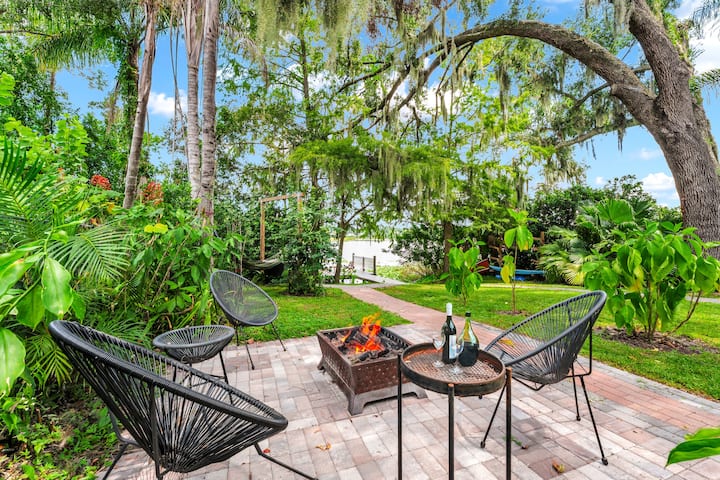 Spring Lake King Bed Guest Suite Pet Friendly - Orlando, FL