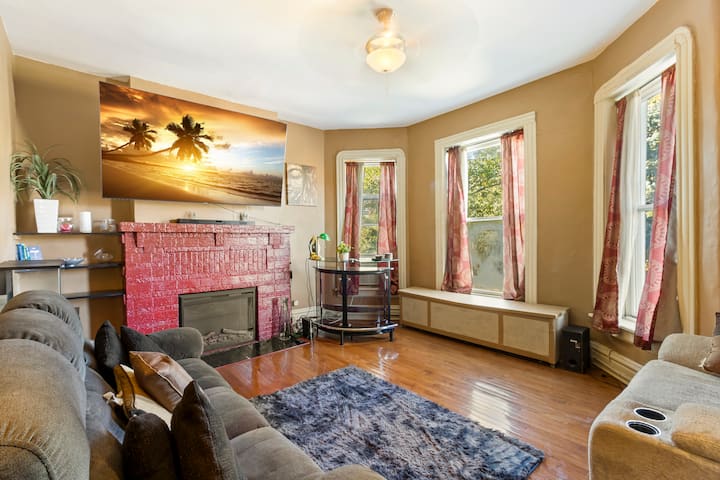 Bronzeville Manor 1 King Bed/u Of C/wi-fi/parking! - Greater Grand Crossing - Chicago