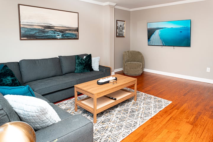 Town Charm: Modern & Spacious 3br/1ba - Warren, MI