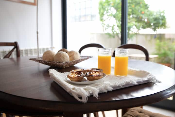 Lisbon Charming Villa With Patio & Private Parking - Amadora