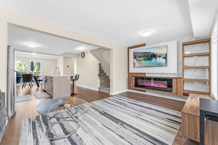 Modern 3bdrm Townhouse – Perfect Ottawa Getaway! - Kanata