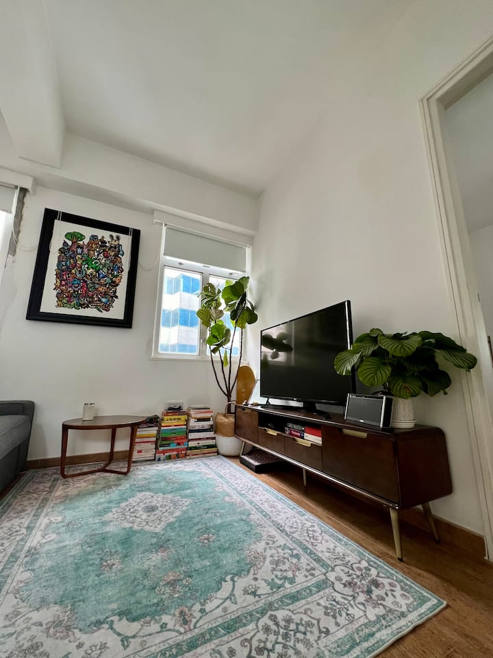 Bright And Spacious Flat In The Heart Of Central - North Point