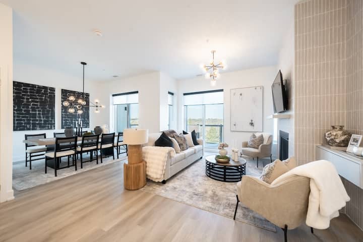 Luxurious 2 Bedroom Penthouse - Fenelon Falls - Kawartha Lakes