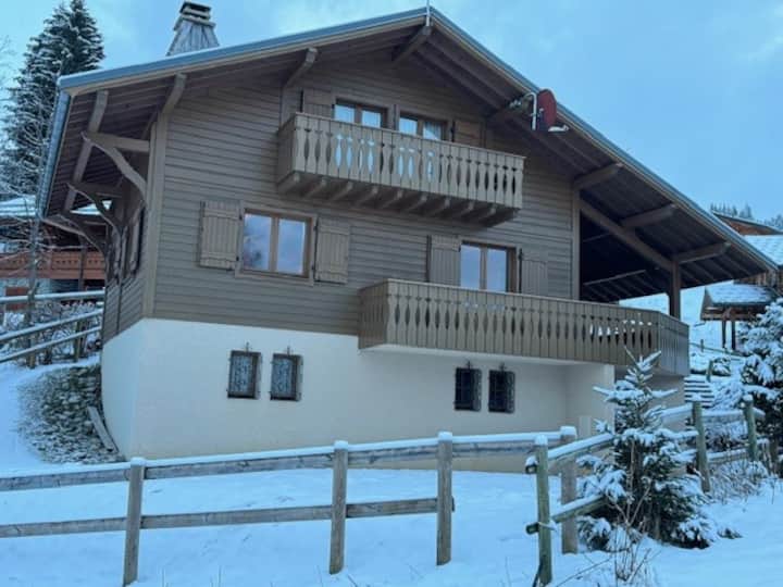 Family Chalet Ski In/out. Short Walk To Village. - Les Gets