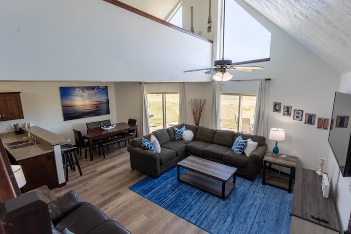 Fun House #265 W/ Waterpark & Golf Cart - Iowa