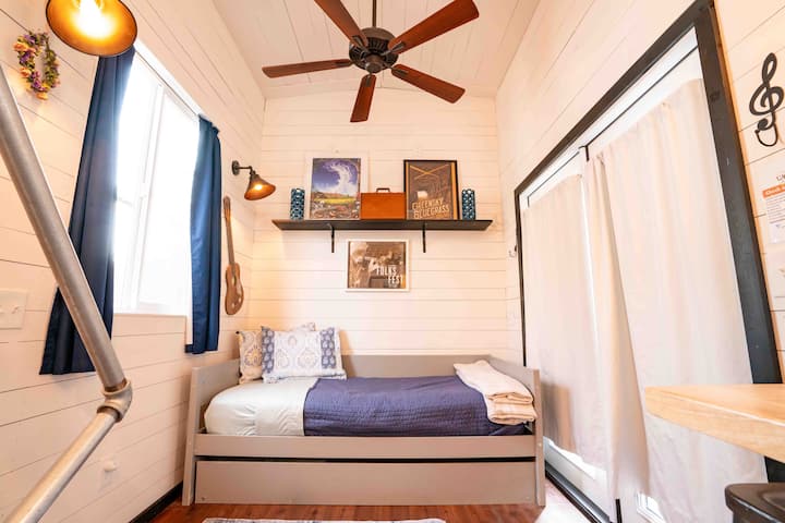 Bluegrass Jam In Lyons, Colorado - Lyons, CO