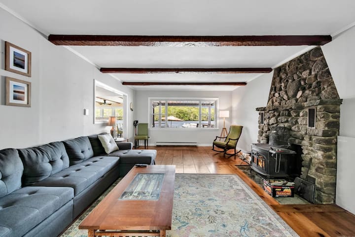 Waterfront Lake House On Pickerel Lake - Colchester, CT