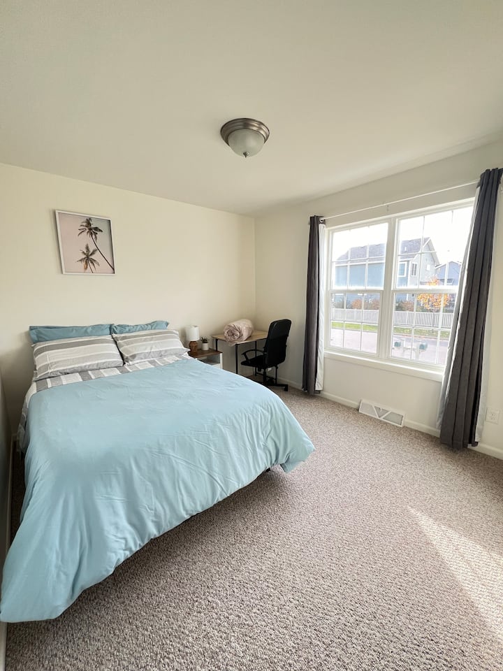 Furnished Private Bedroom In A Spacious House - 2 - Madison