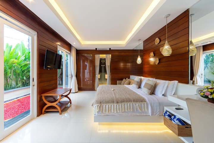 Sweet Deal Honeymoon Fancy 1br Pool Villa Seminyak - Bali