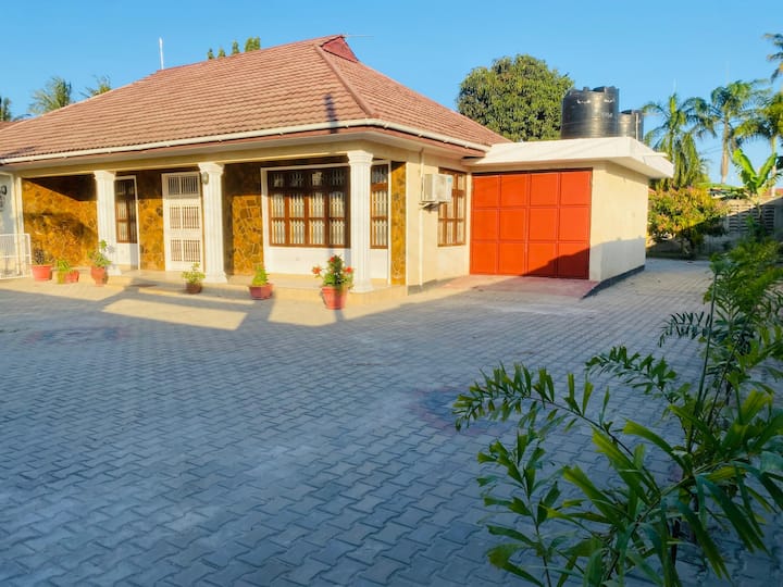 Private Villa With Swimming Pool - Dar es Salaam