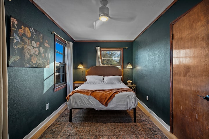 Mid Century Modern Uptown Apartment Close To All! - Boathouse District - Oklahoma City