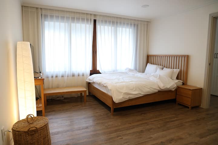 무채색스테이
Stay Achromatic
45독채주택,온돌방,진주성,진주중앙시장,진양호 - Jinju-si