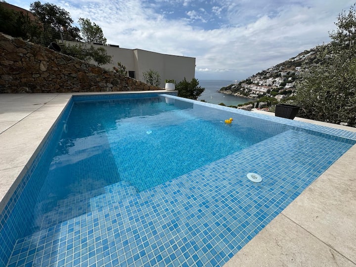Bonita Casa Piscina Desbordante Y Vistas Al Mar - Roses