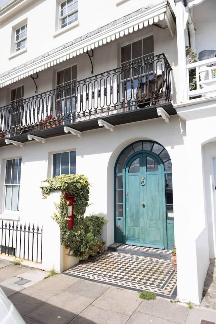 Beautiful Beachfront Townhouse - Saint Leonards
