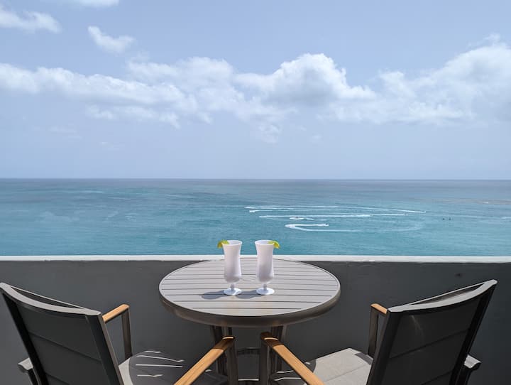 Piñacoladaville: True Beachfront Penthouse Rooftop - San Juan