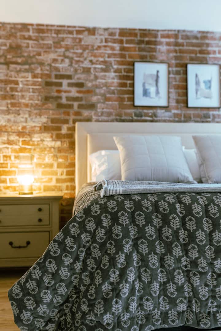 New In Downtown + Free Parking - Lexington, KY