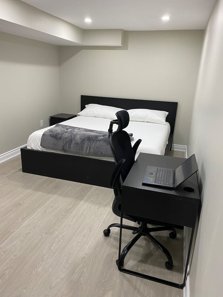 Deluxe One Private Bedroom Unit - Oakville