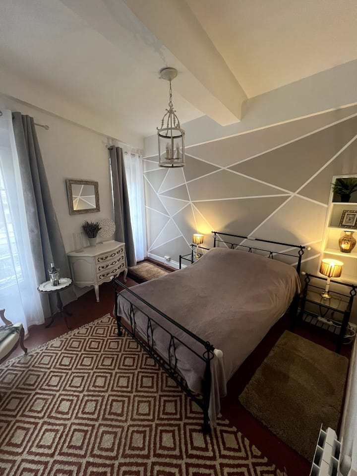 Garibaldi Place - Beautiful 2 Bedrooms Apartment - Nice