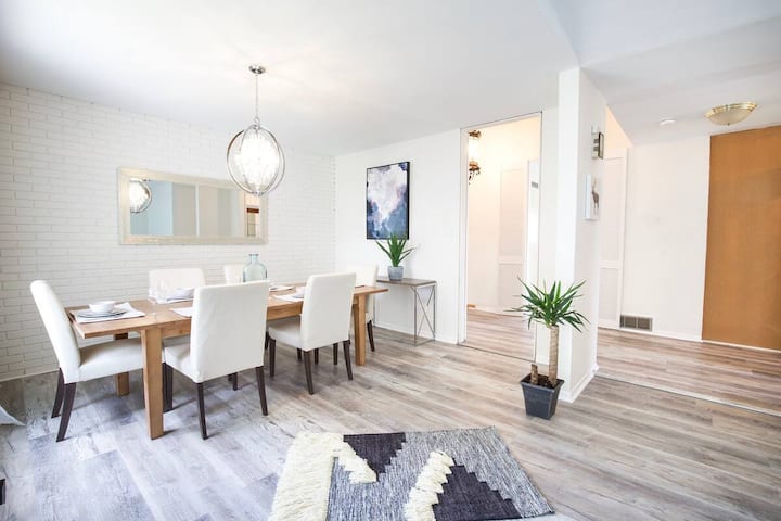 Large 3 Bedroom/2.5 Bath Home On
Clanton Park Rd - Toronto