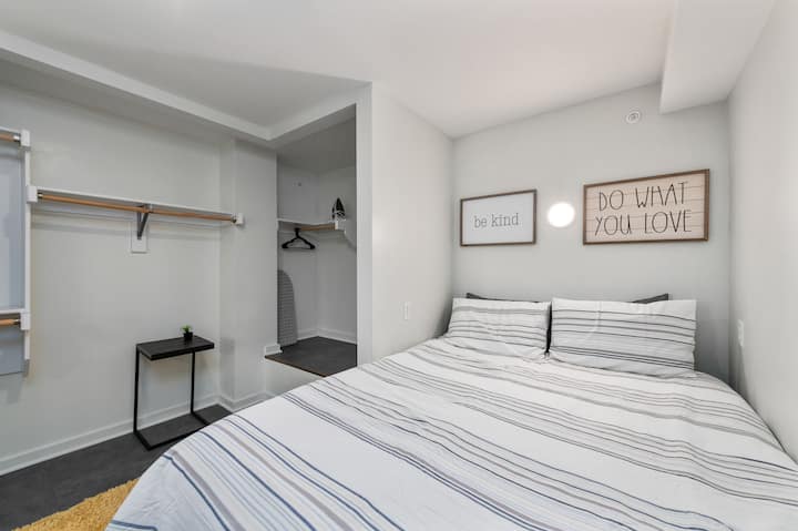 Kcmo Apartment W/ Gym, Parking Laundry Nr Downtown - Kansas City, MO