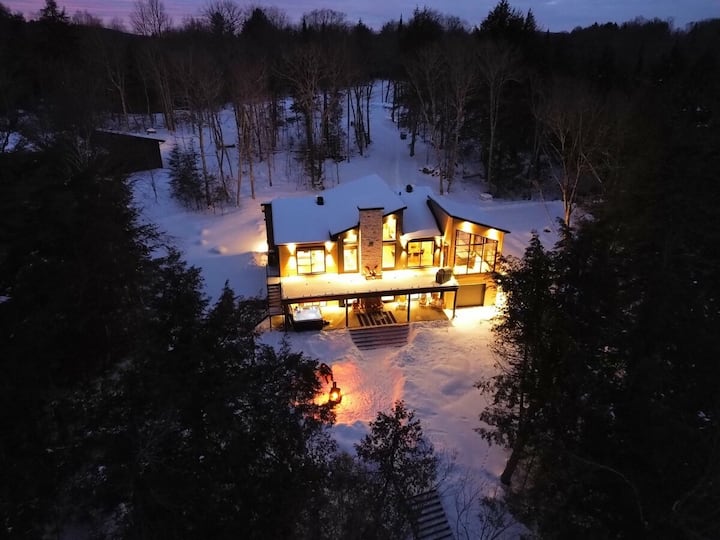 Chalet Bord De Lac Avec Spa Et Vue ! - Laurentides
