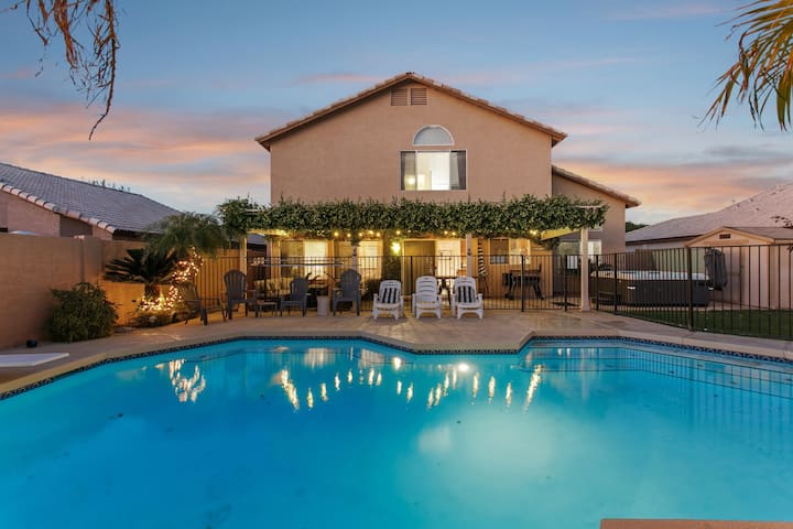 Peoria Home With Heated Pool + Hot Tub - Peoria, AZ
