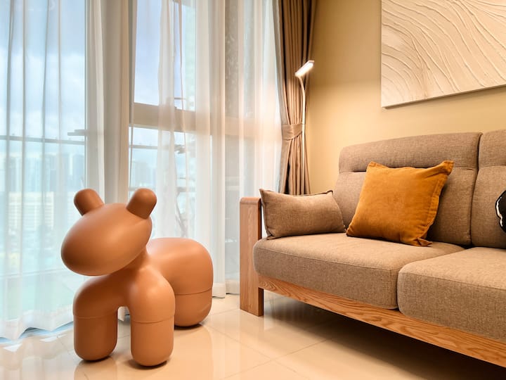 Sunlightwood Suite @ Uptown Parksuites 2 - Taguig