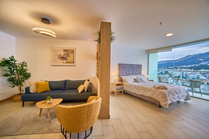 Sky Suite + Balcony, 50” Qled Tv. Floor #23 - Quito