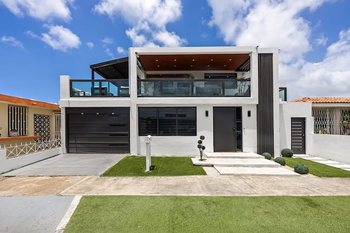 Carolina Vibes| Duplex | Beach | Pool | 5bd 2ba | - Puerto Rico