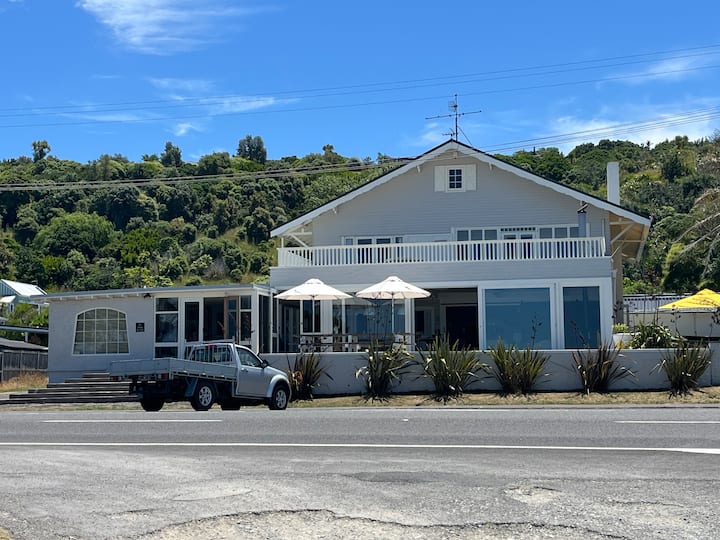 Stunning Ocean Facing Property - Gisborne