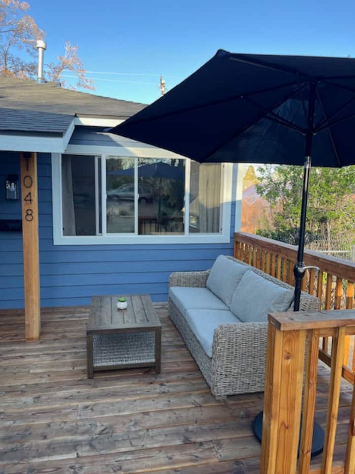 *Central Ac*modern Comfort W/deck - Walk To Unr - Reno