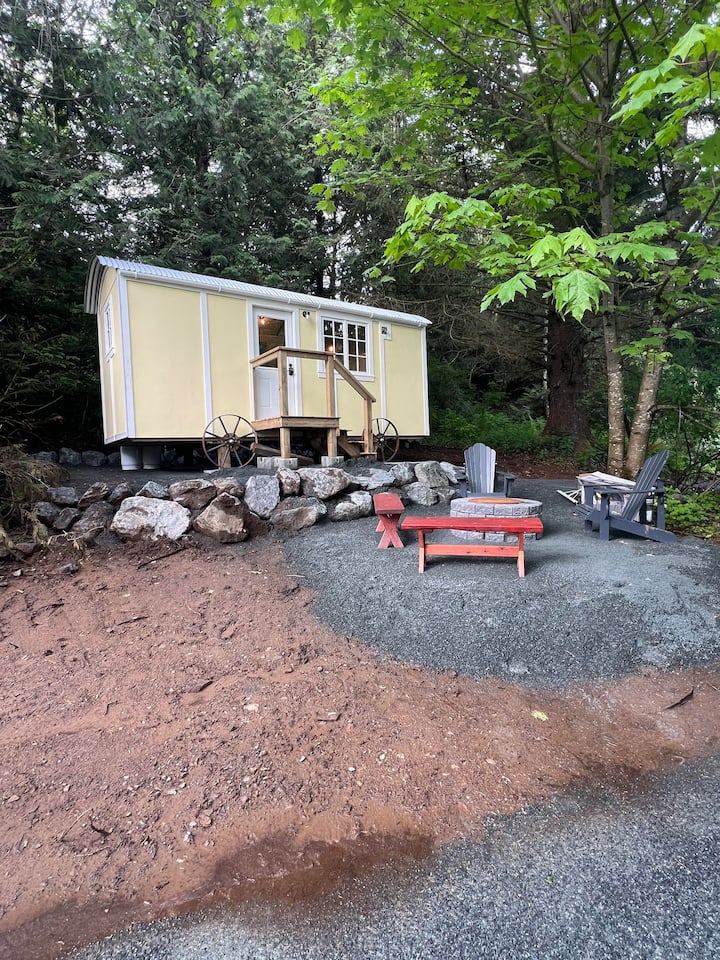 Yellow Shepard's Hut @ Chestnut Springs Cidery - Cultus Lake