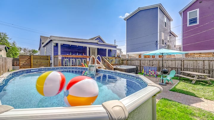 Heated Pool Hot Tub. Walk To Beach! - Texas City, TX