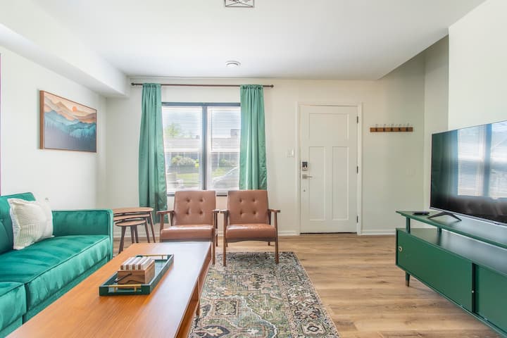 Relaxing Raleigh Stay - King Bed - Near Downtown - Raleigh, NC