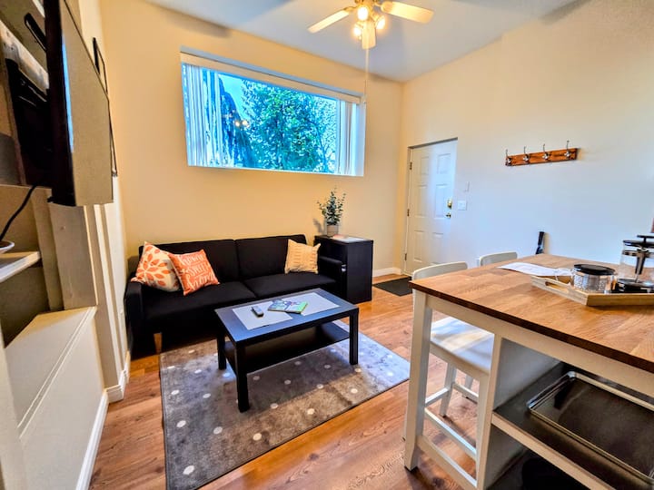 Peaceful And Light 1br Suite - Grouse Mountain