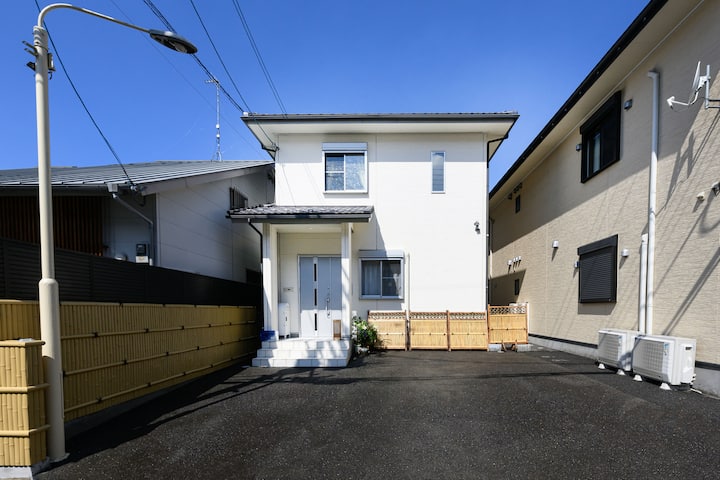 京都駅~2駅/近所に銭湯有/最寄駅~徒歩3分/無料駐車場2台/高速道路~車で2分 /1日1組貸切 - Kyoto