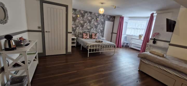Lilyrose Hotel Whitby - Flamingo Room (Room 18) - Whitby