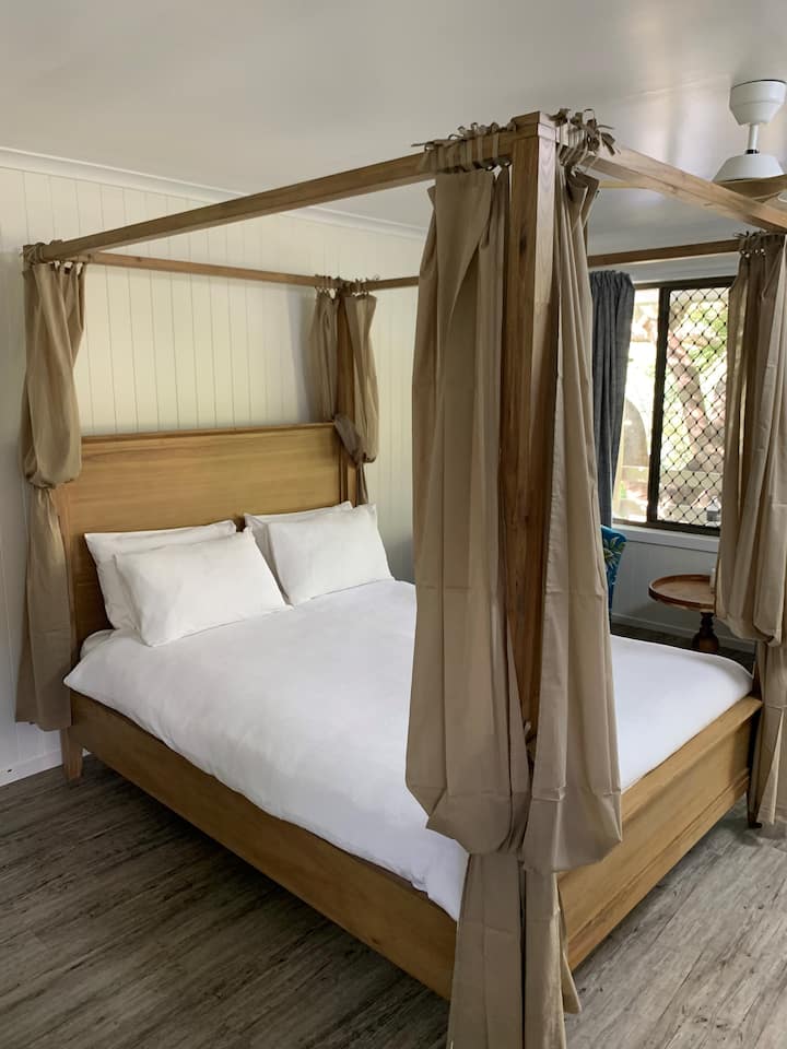 Turtle Cove Lake Front Cabin 300 M To Beach - Hervey Bay