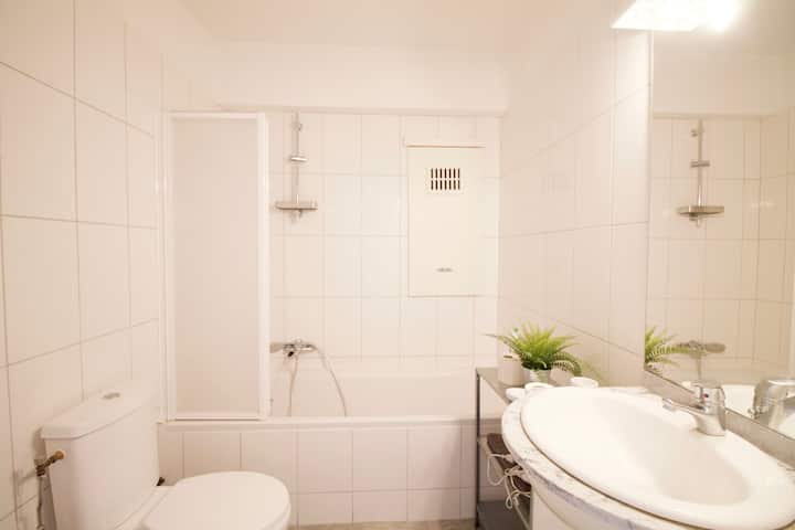 Cozy And Charming / Perfect Loc - Bruselas