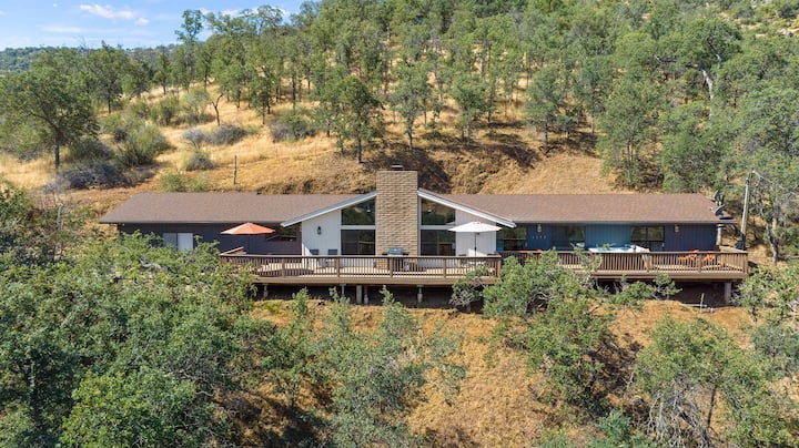 Luxury Hilltop Escape W/ Stunning Views - Sequoia National Park