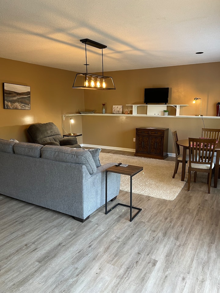 Furnished 2 Bedroom Private Apt - Columbia, MO