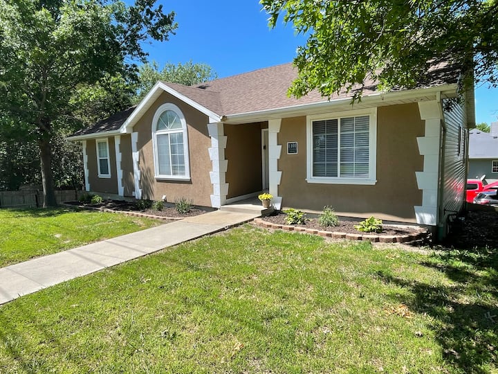 Furnished 3 Bedroom 2 Bath Home Near University Mo - コロンビア, MO