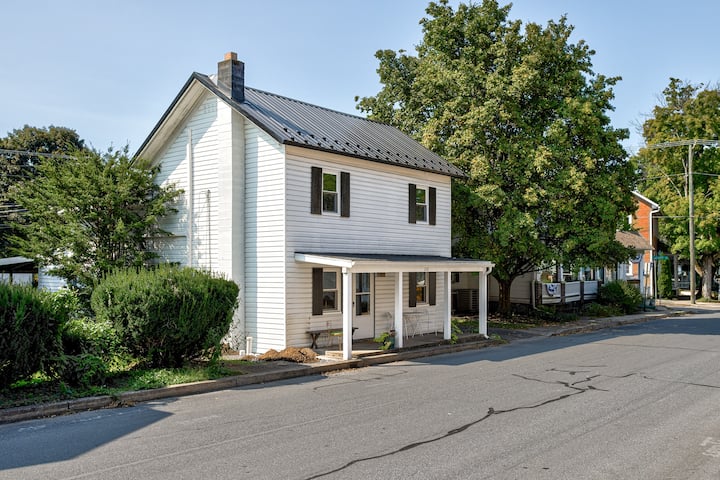 Charming Historic Home 10 Mins From Psu - State College, PA