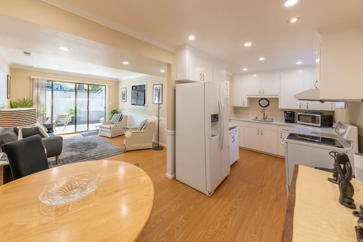 Secluded Private Suite In Quiet Neighborhood - Bellevue, WA