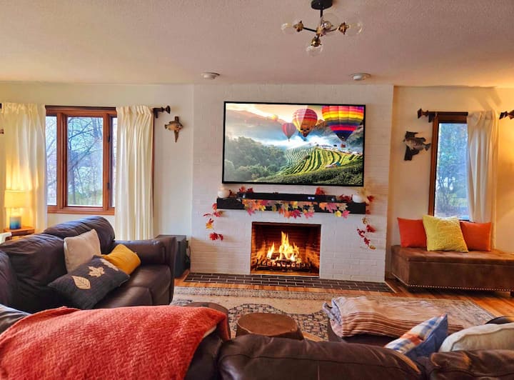 Huge Lakehouse! Sleeps 12! 5br, 4bth + Game Room. - Kickapoo State Recreation Area, Oakwood