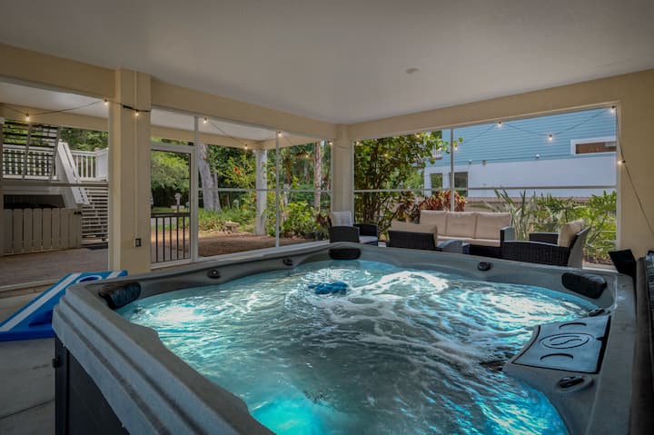 Family Beach Retreat/hottub/gameroom/near Beach - Palm Coast, FL